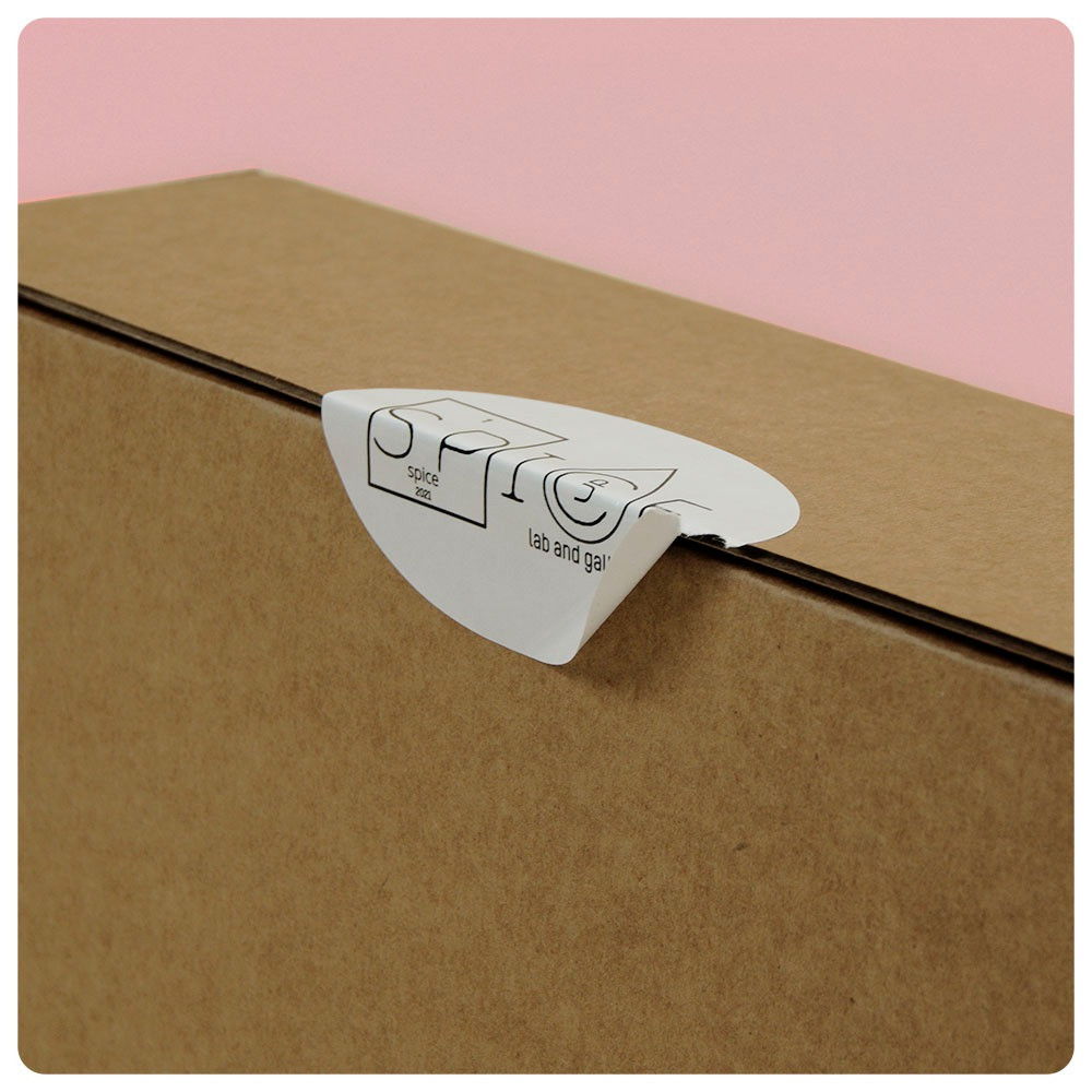 Paper sticker with colorful printing - Packitup